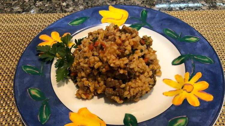 Receita de arroz carreteiro resgata história do charque gaúcho em live ...