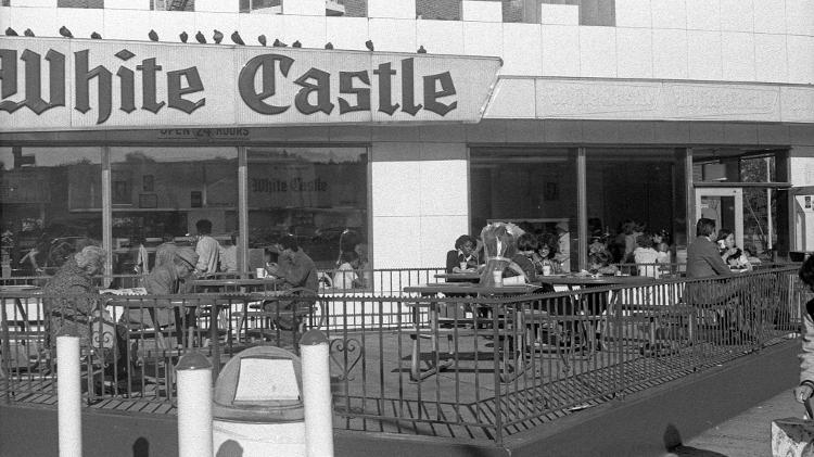 1º fast-food do mundo não é McDonald's; conheça o White Castle