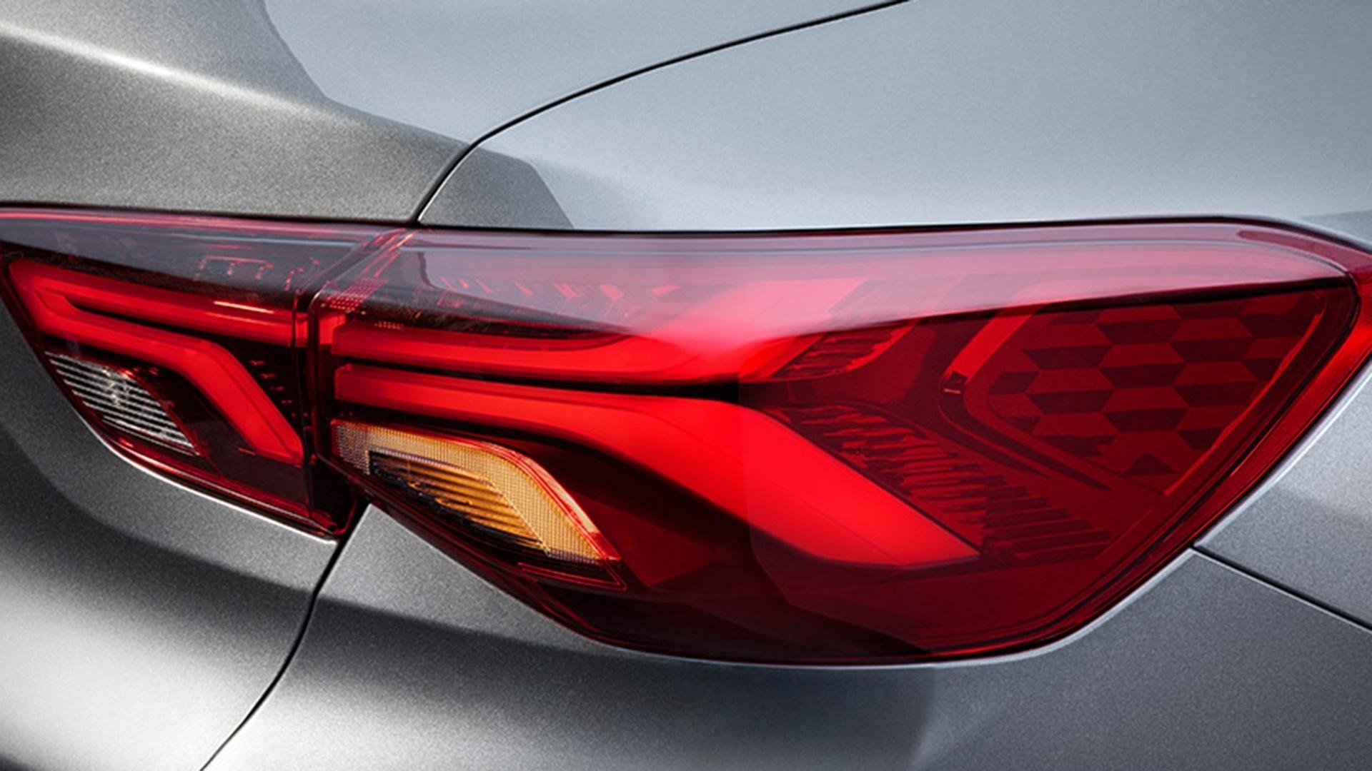 Novos Chevrolet Onix e Tracker rodam com poucos disfarces em SP