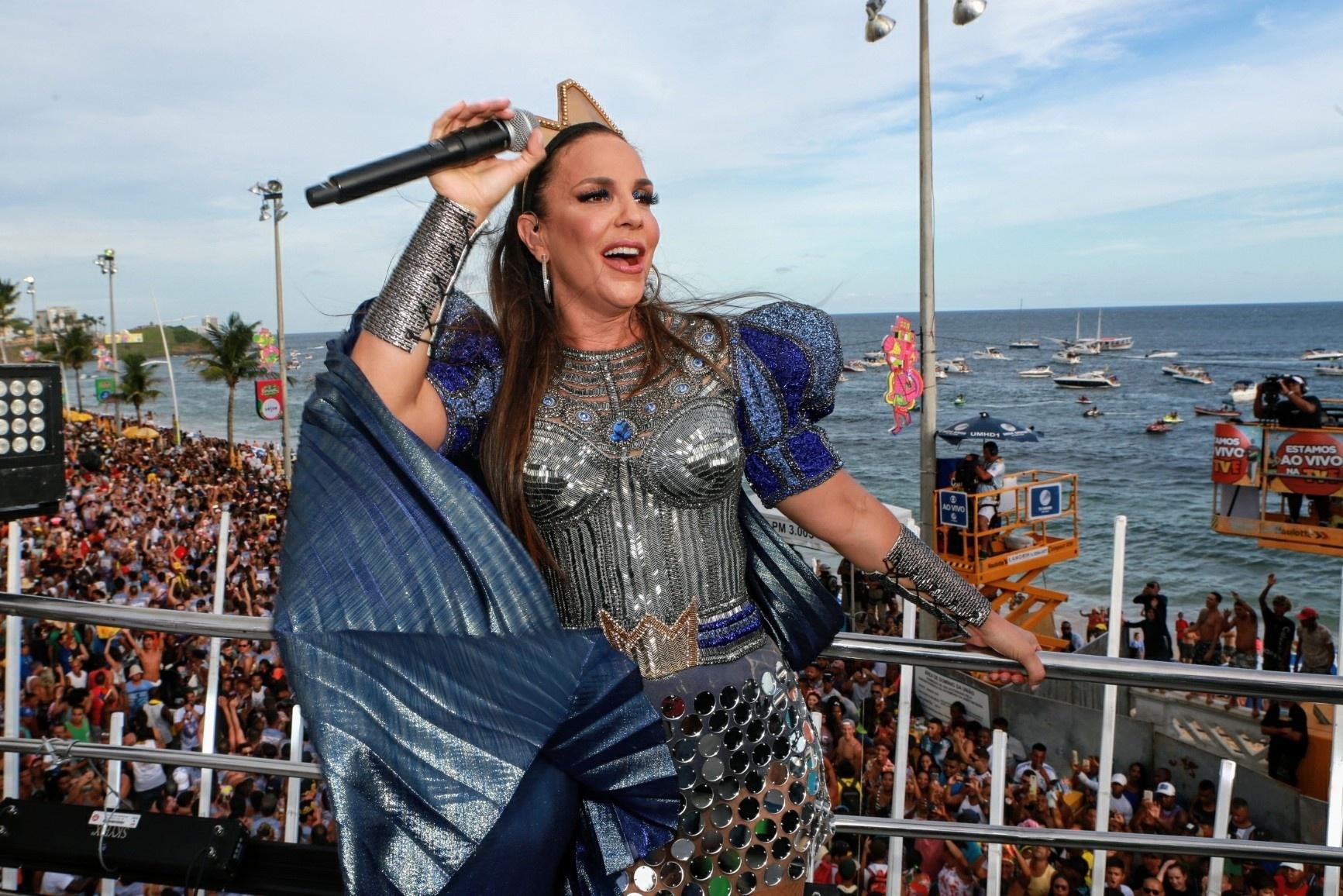 Ivete Sangalo estreia no Carnaval 2020 em Salvador com look de rainha