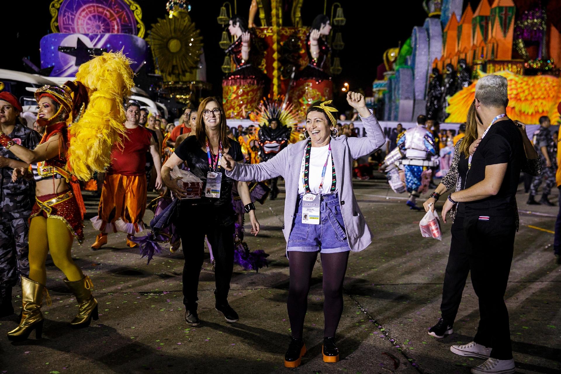 Juju Salimeni fica sem água e à base de frango e ovo para desfile - 22 ...