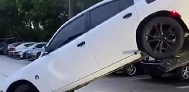 Dono tenta derrubar carro de guincho para não ser rebocado; assista ...