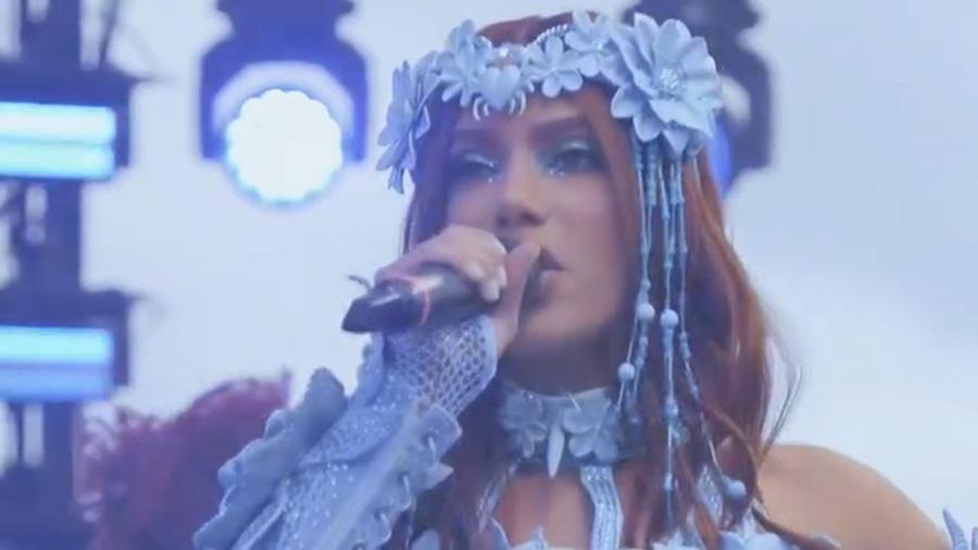 Anitta: cantora diz que vai amaldiçoar ladrões de seu evento