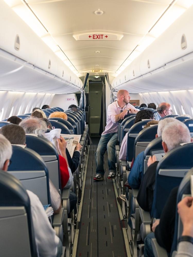 Qual é o assento mais seguro em um avião?