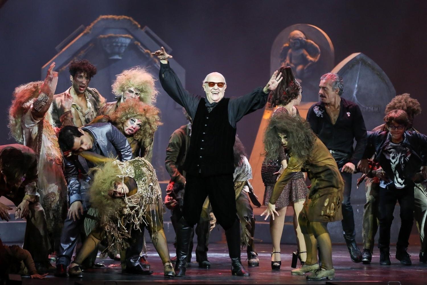 Com forte gripe, Claudia Ohana não participa do musical "Vamp" nesta ...