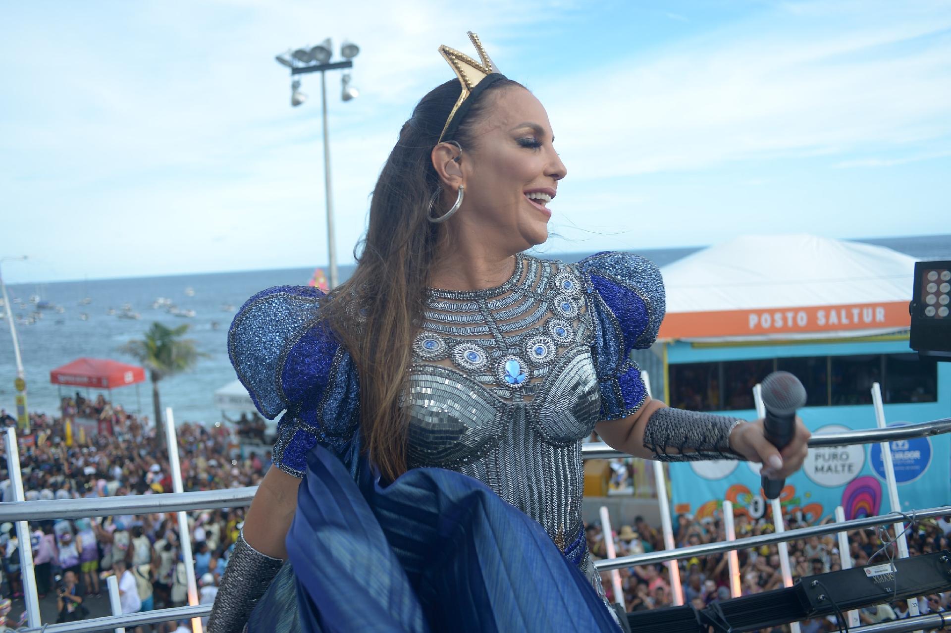 Ivete Sangalo estreia no Carnaval 2020 em Salvador com look de rainha