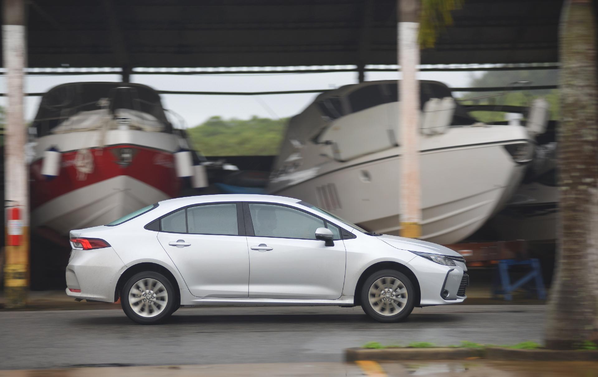 Testamos: novo Toyota Corolla GLi não é barato, mas vai além do básico