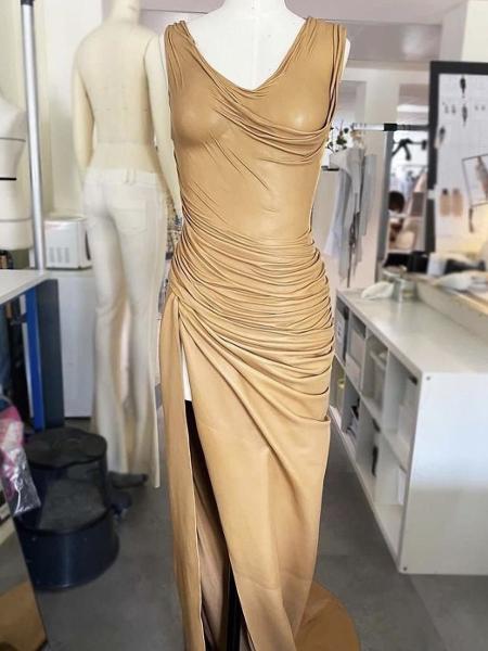 Do vestido "molhado" às fendas, Zendaya protagoniza o Festival de ...