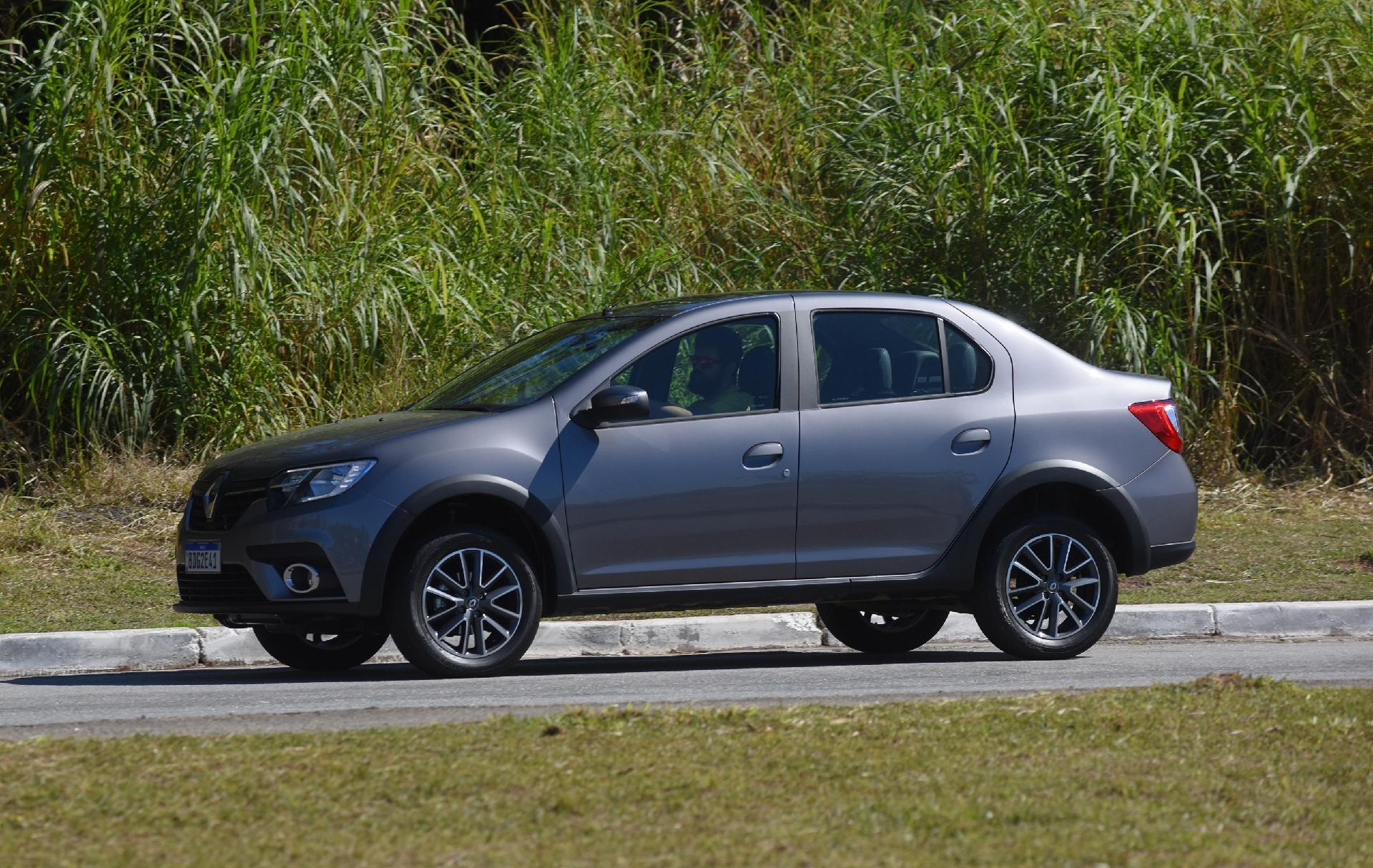 Veja como é o Renault Logan Iconic CVT