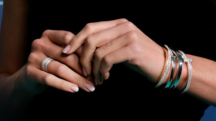 Bruna Marquezine usa joias de R$ 1,1 milhão em evento em Nova York