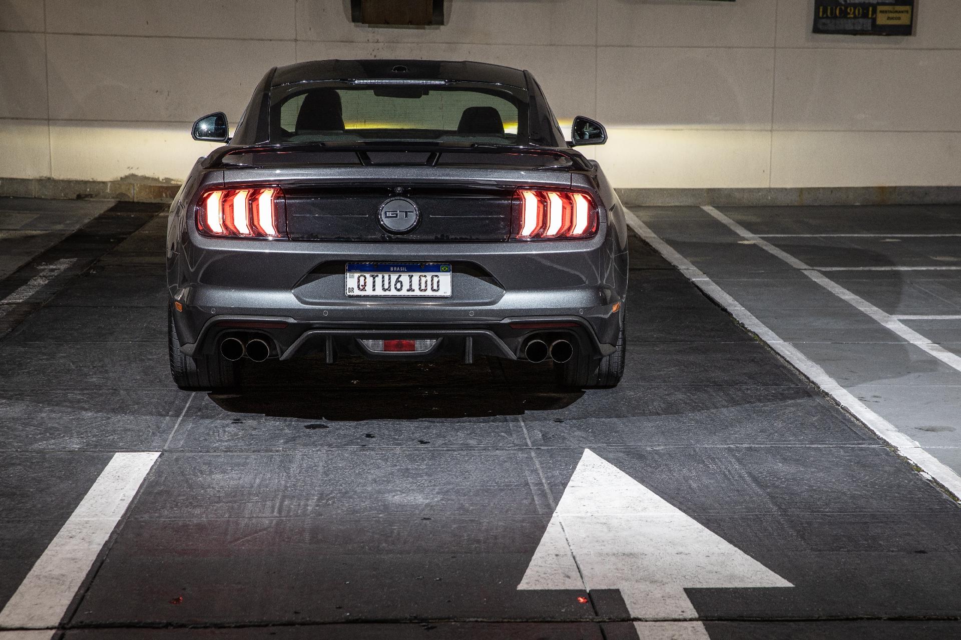 Testamos: Mustang Black Shadow alia visual sombrio com emoção dos 466 cv