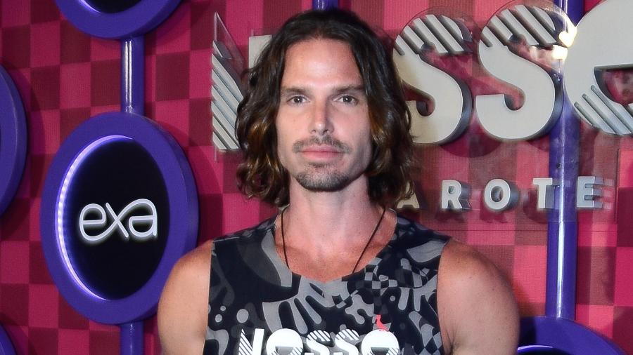 Jonatas Faro diz estar feliz com resultado de harmonização facial
