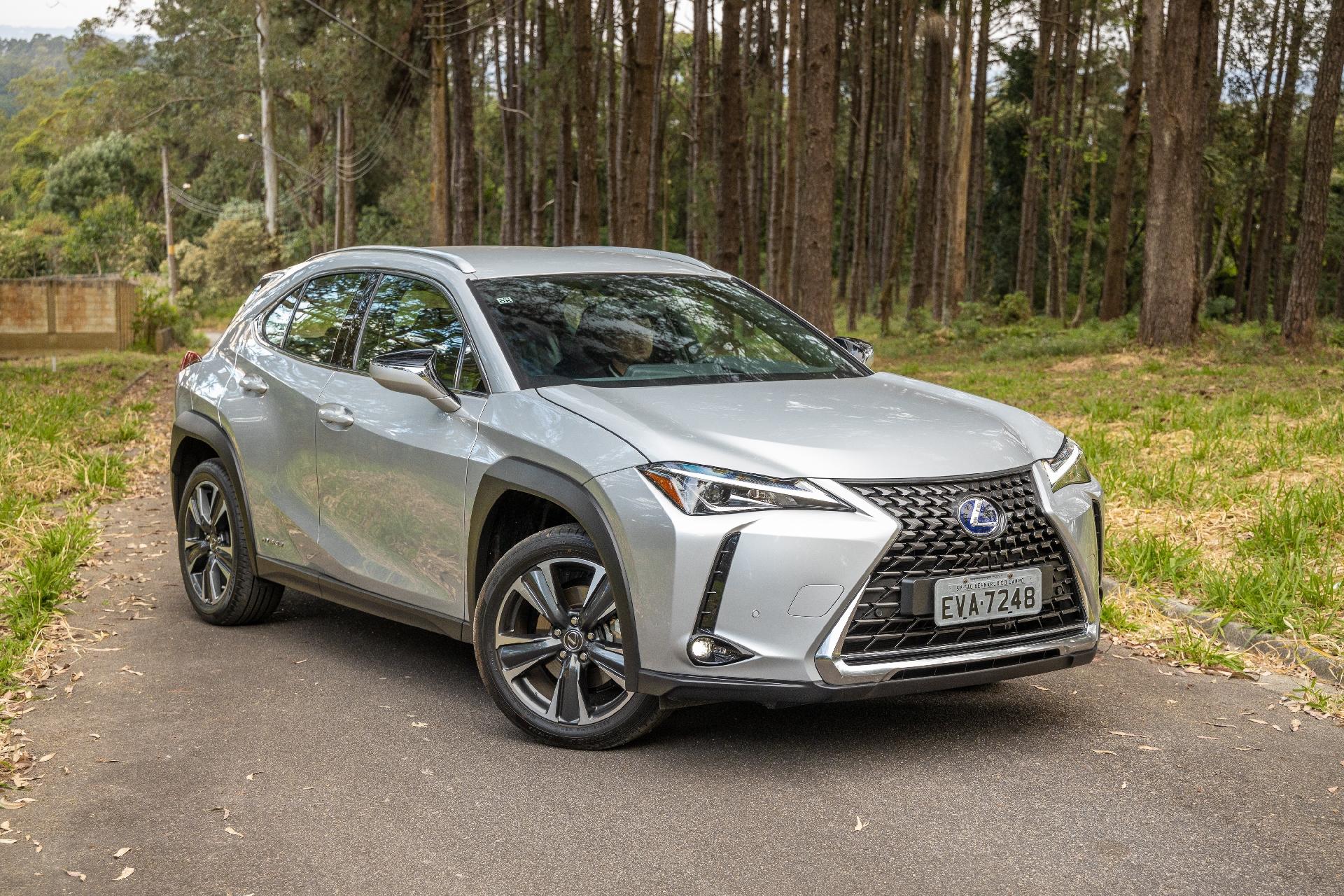 Como é o Lexus UX 250h Dynamic