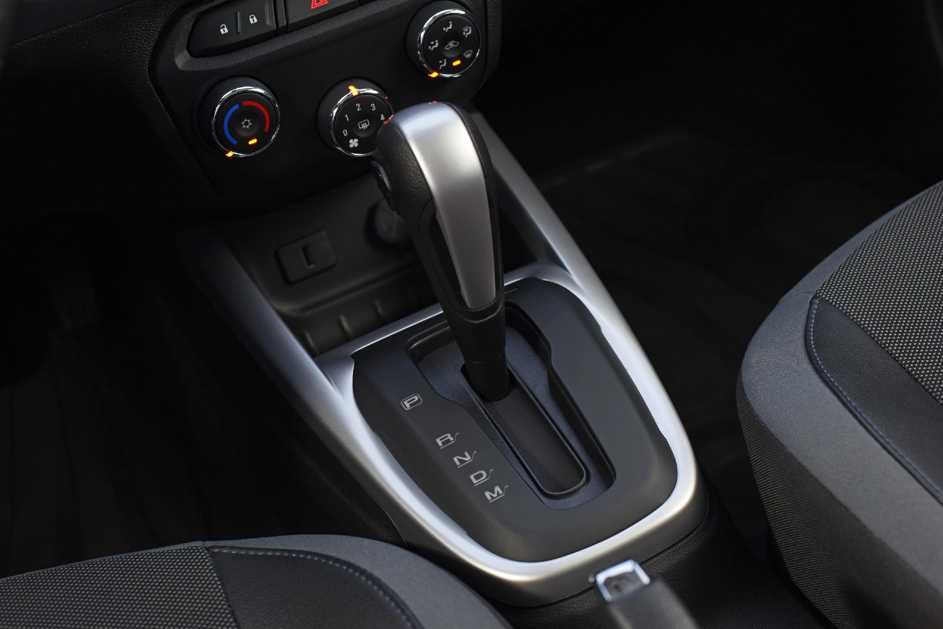 Duelo Chevrolet Onix x Renault Stepway