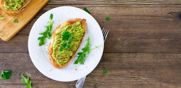 Abacate, morango e coalhada: 3 toasts para dar tchau ao queijo quente ...