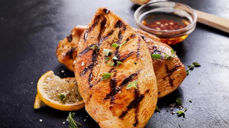 Ovo ou frango? O que tem mais proteínas para ganho de massa muscular