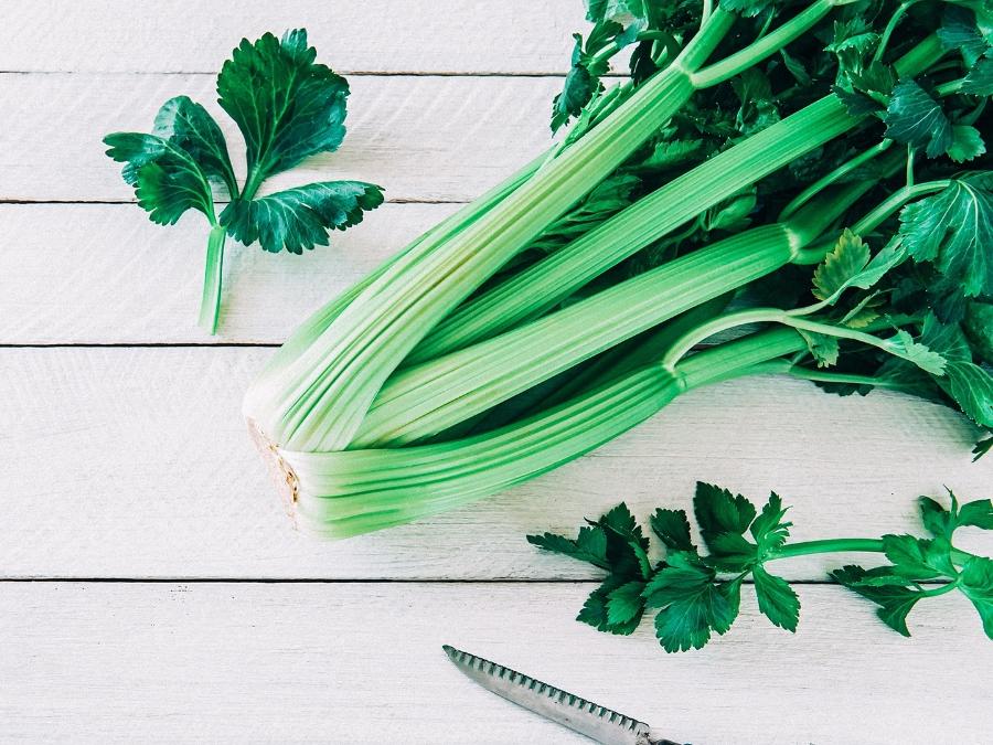 Evita gota e artrite, melhora digestão: os benefícios do aipo