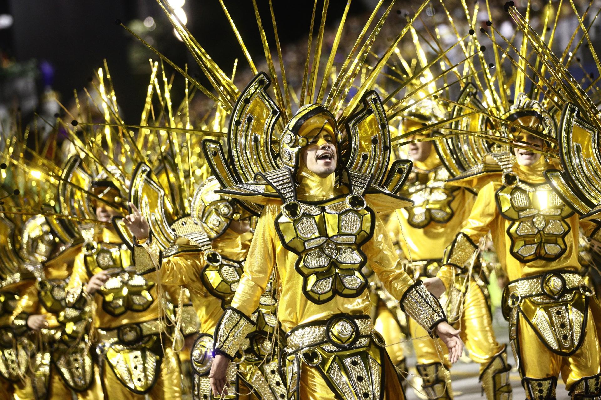 Veja as fotos do desfile da Dragões da Real no Carnaval 2019 - São ...