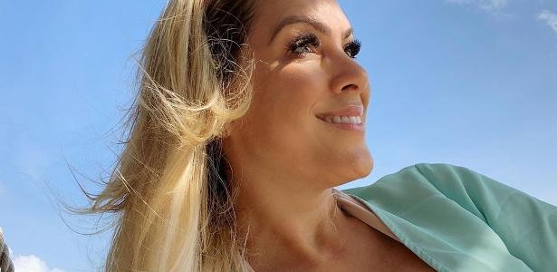 Renata Fan desfila entre as águas nas Ilhas Maldivas - 16/01/2020 - UOL ...