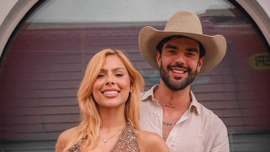 Luan Pereira faz ensaio de noivado com Victoria Miranda