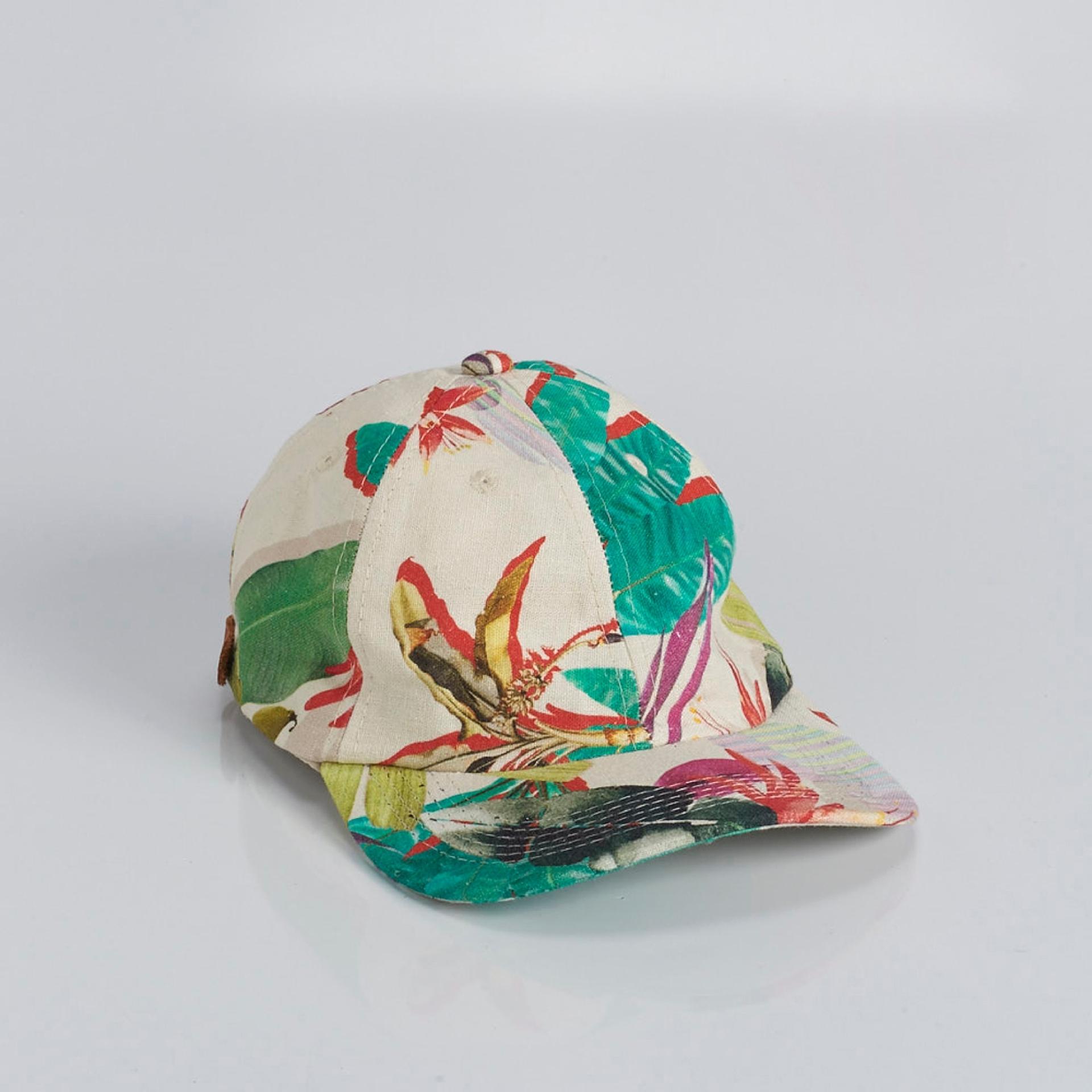 Fotos: Lisos, estampados e divertidos - bonés para deixar o look mais ...