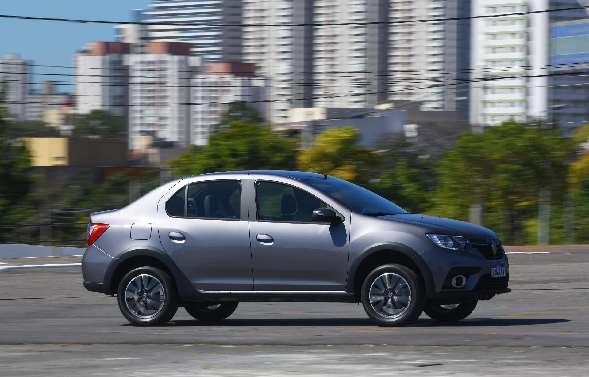 Veja como é o Renault Logan Iconic CVT