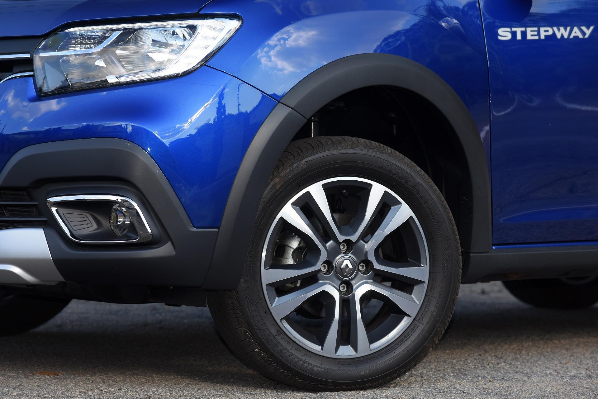 Duelo Chevrolet Onix x Renault Stepway