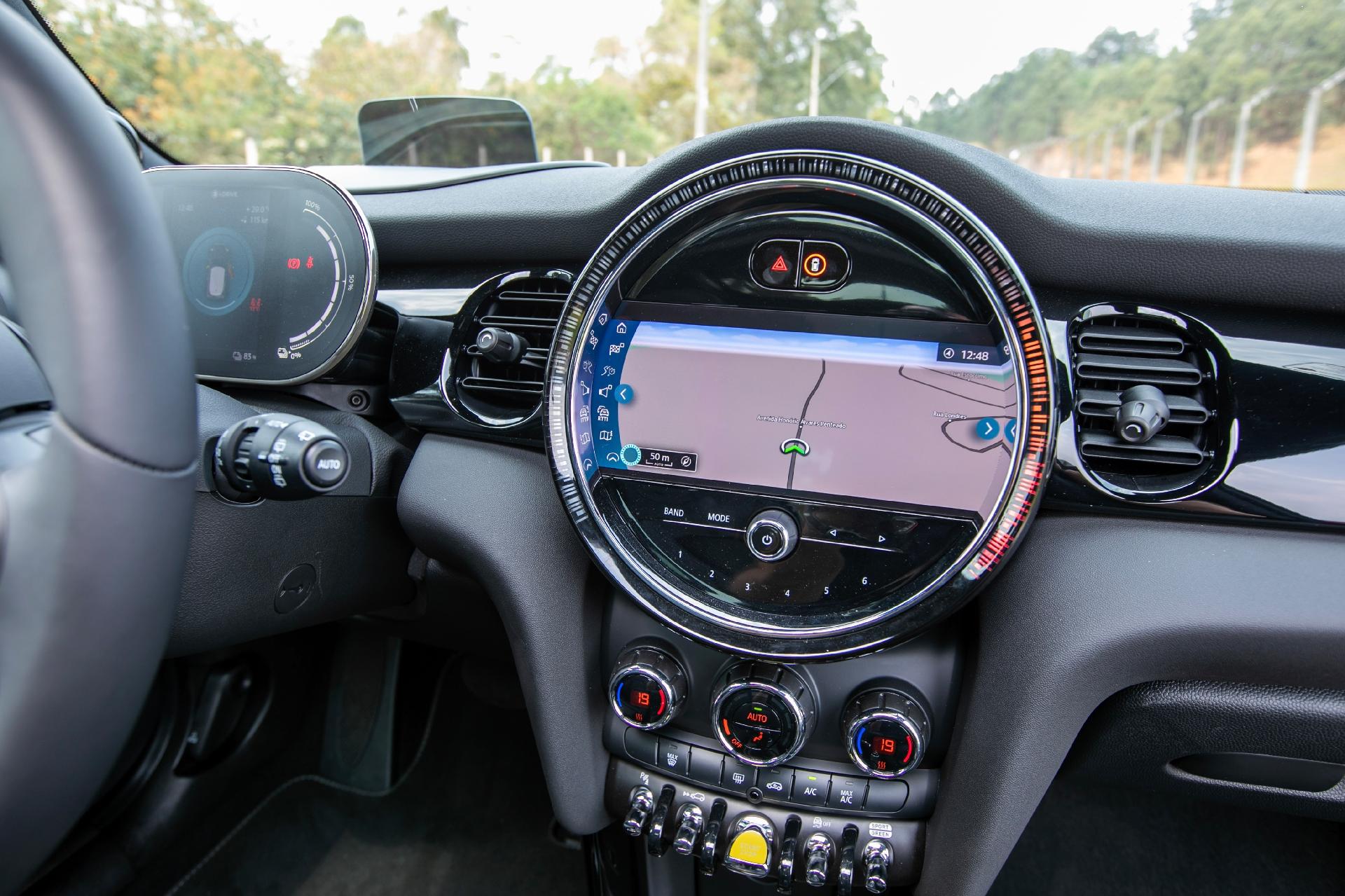 Fiat 500 e Mini Cooper: elétricos e retrôs a R$ 240 mil valem a pena?