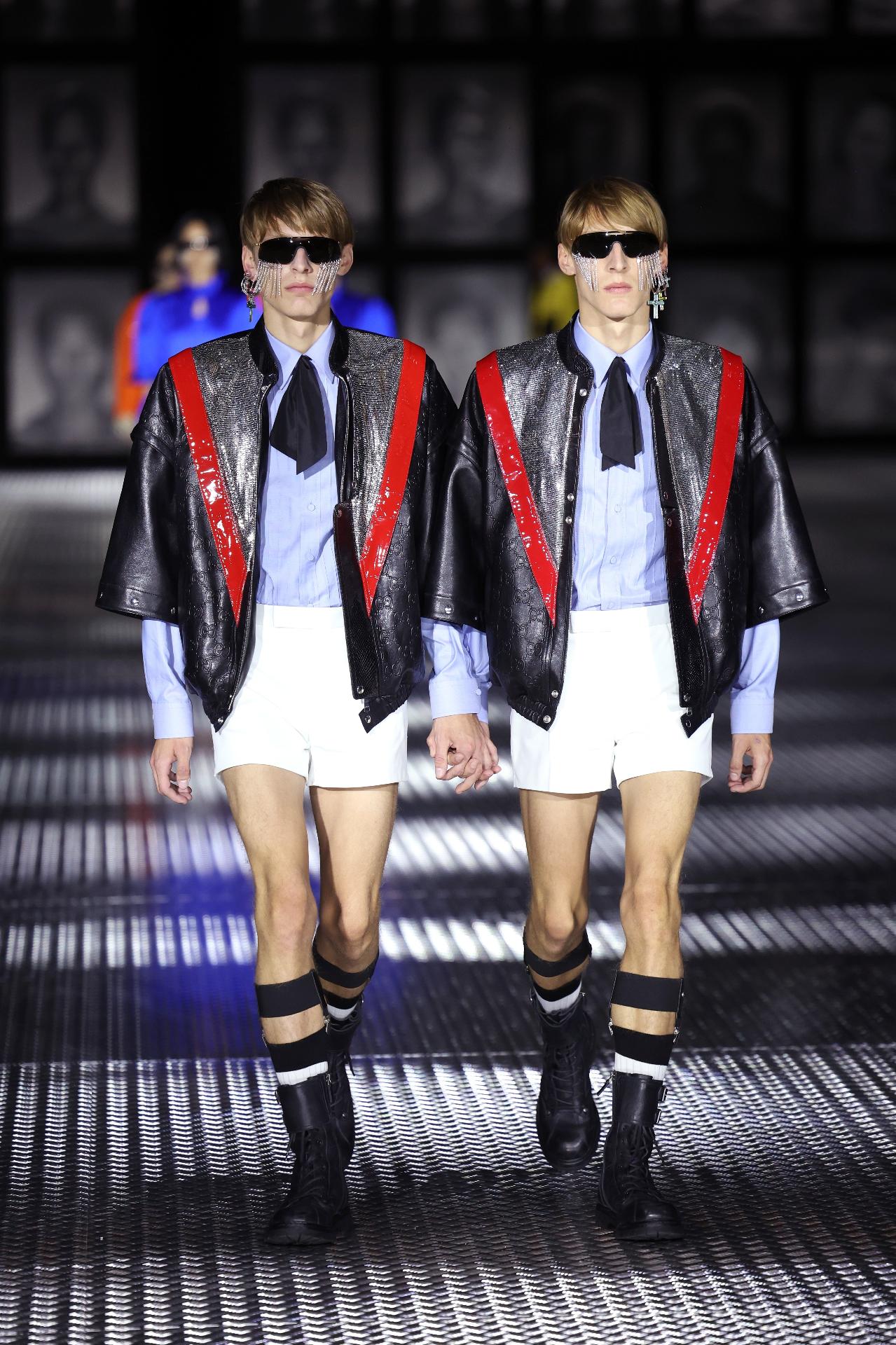 68 irmãos gêmeos e Gremlin: Gucci dá o que falar com desfile viral em ...