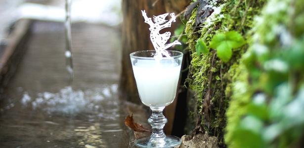 Já viu a fada verde? Floresta mágica oferece absinto aos visitantes