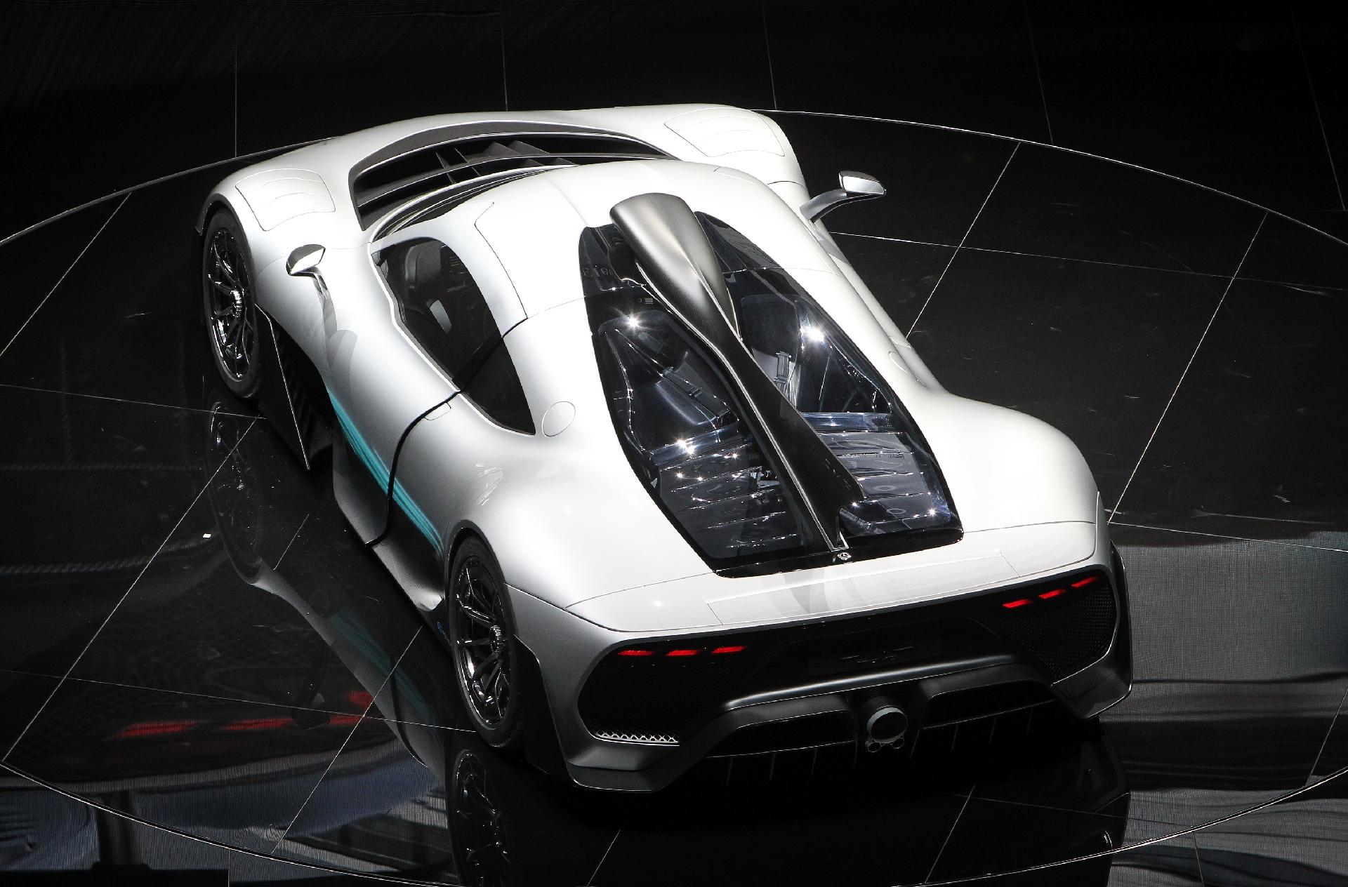 Fotos: Conheça o Mercedes-AMG Project One, hipercarro com motor de F1 ...