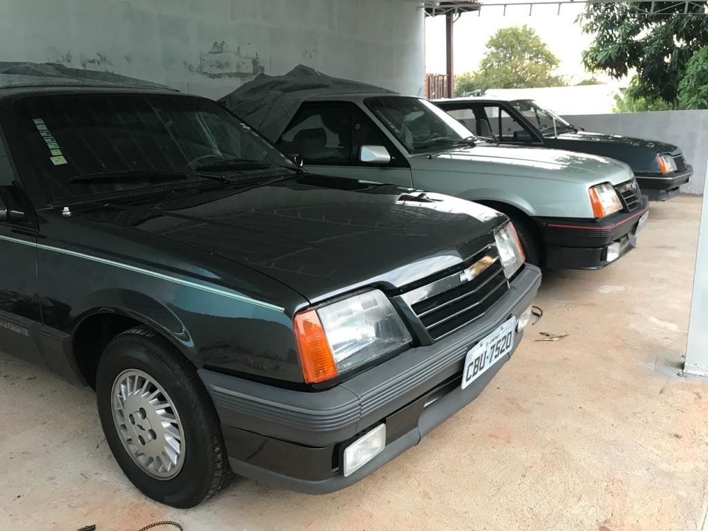 Chevrolet Monza Hatch tem 'irmão' português de 4 portas rodando no Brasil