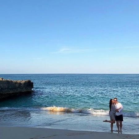Atriz de "A Lagoa Azul" surpreende com foto de biquíni e corpo em forma ...