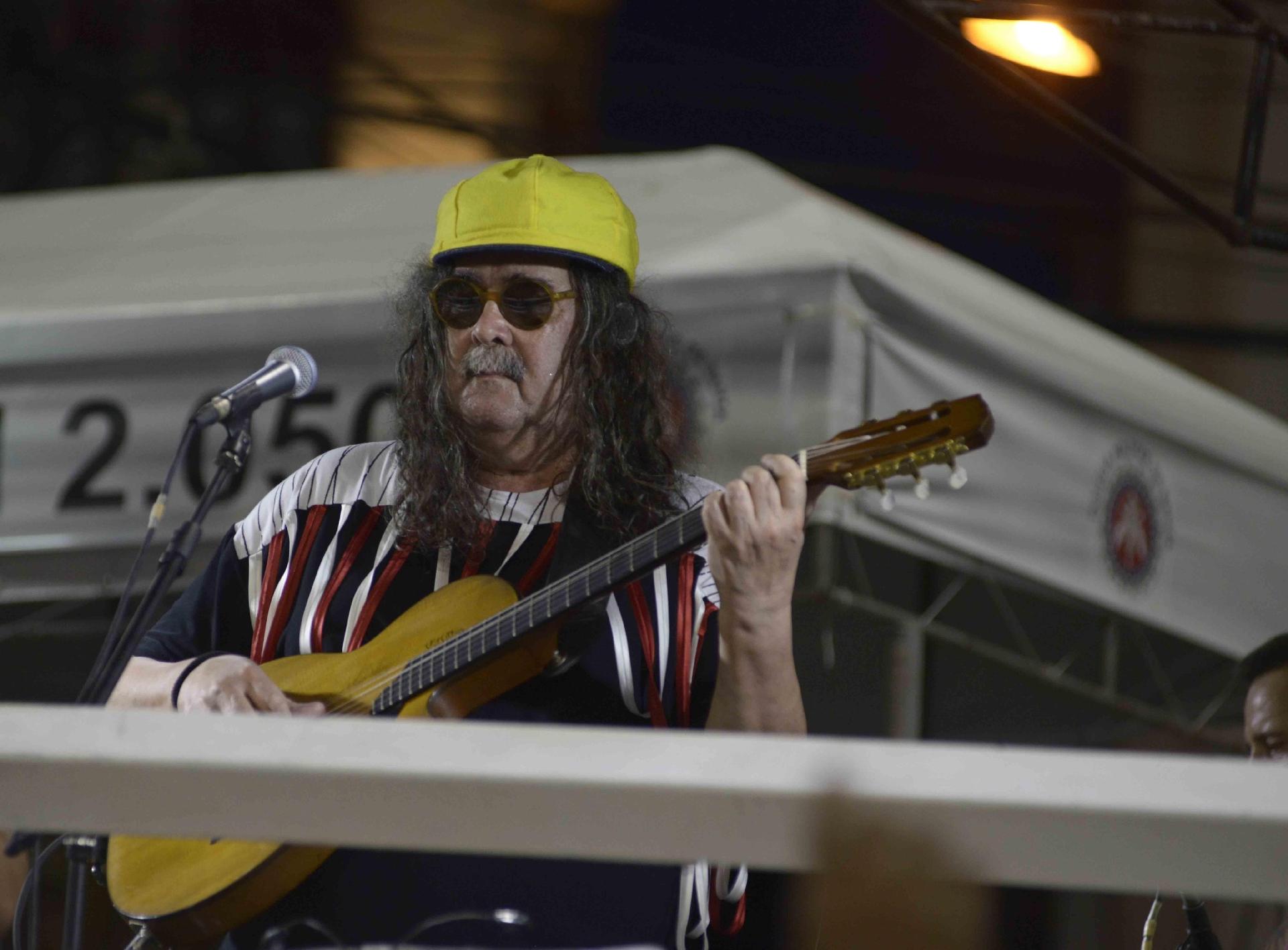 Morre Moraes Moreira, cantor e integrante dos Novos Baianos, aos 72 ...