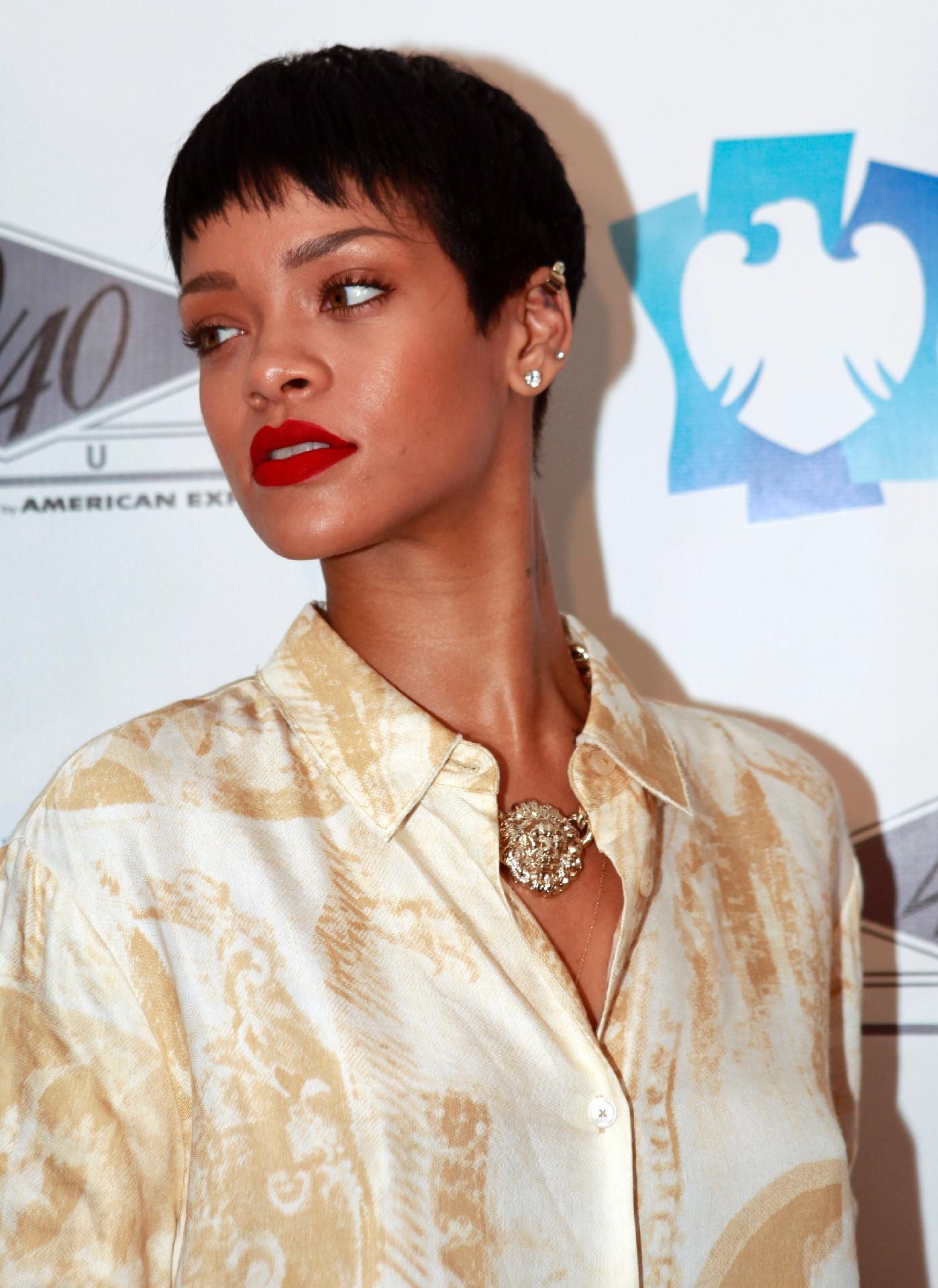 Rihanna já teve todos os cabelos que você imaginar e nós temos provas ...