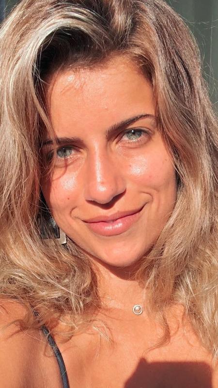 A "blogueirinha" que faz críticas políticas enquanto dá dicas de make ...