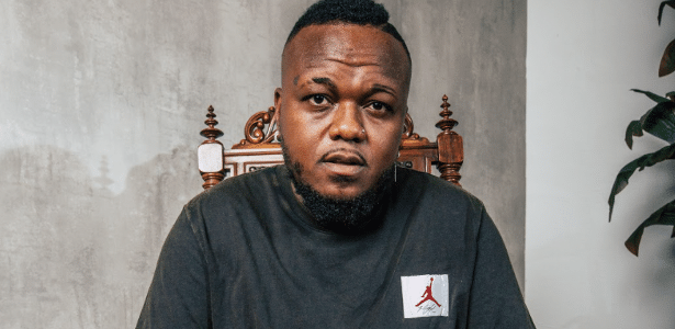 Carnaval: Djonga critica Bolsonaro e o chama de idiota