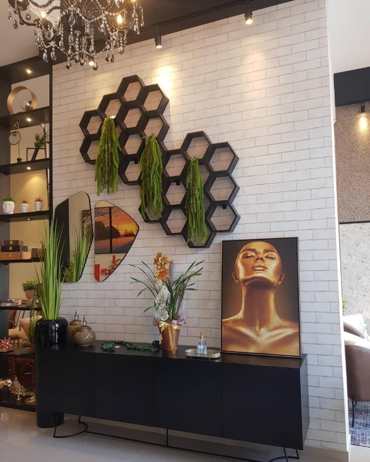 Nicho hexagonal ou colmeia: formas criativas de decorar sua casa