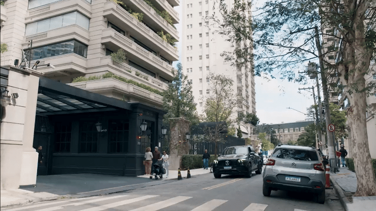 Três Graças: Ferette vive em rua de bilionários onde já viveu Faustão