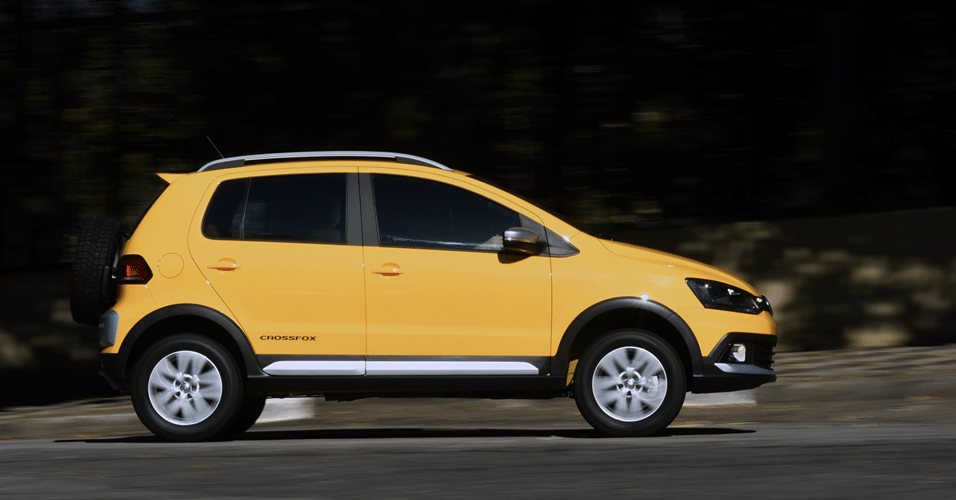 Fotos: CrossFox 2016 estreia central da Volkswagen que espelha celular ...