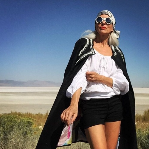 Yasmina Rossi A Modelo De 59 Anos Que Está Desafiando Padrões De Beleza Bol Fotos Bol Fotos