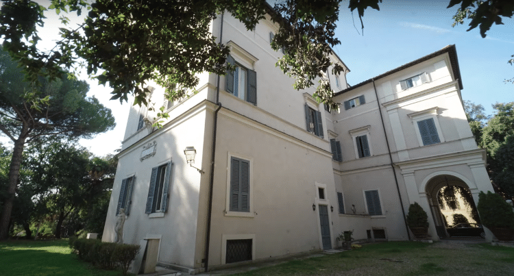 Mansão com pintura de Caravaggio no teto está à venda por R$ 3 bilhões