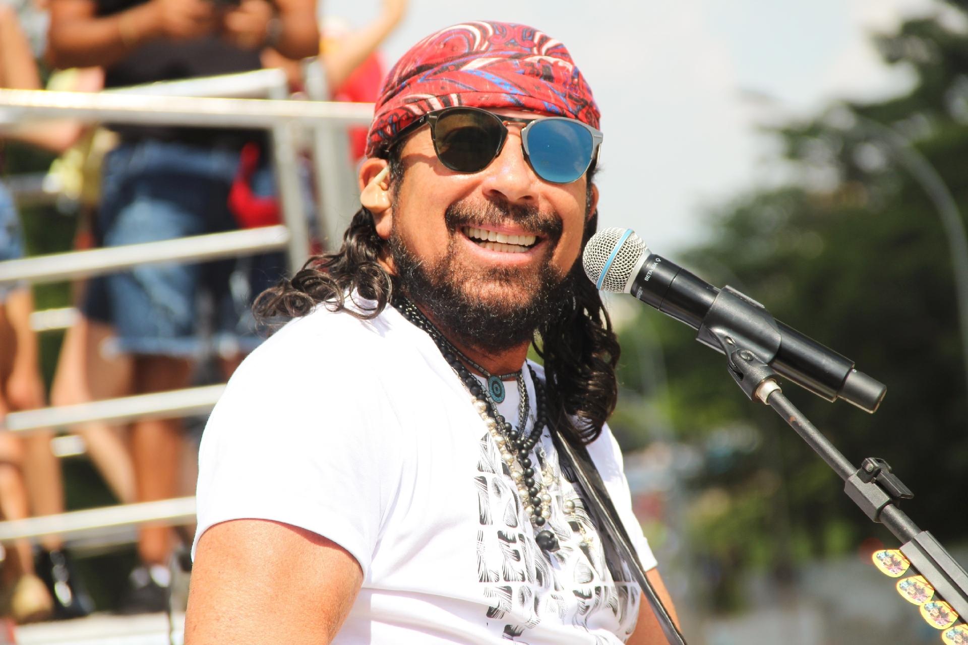 Bell Marques estreia seu bloco em SP e faz "micareta" para 420 mil ...