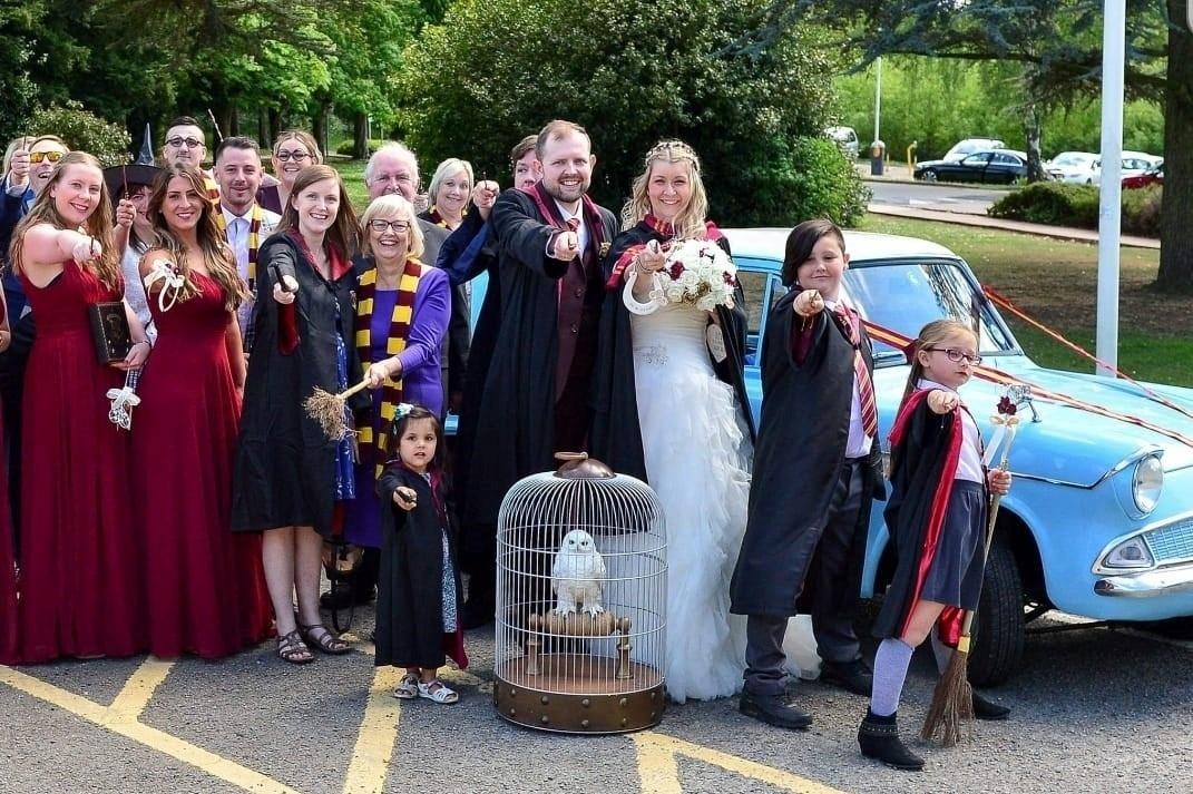 Casal britânico faz festa de casamento inspirada em "Harry Potter ...
