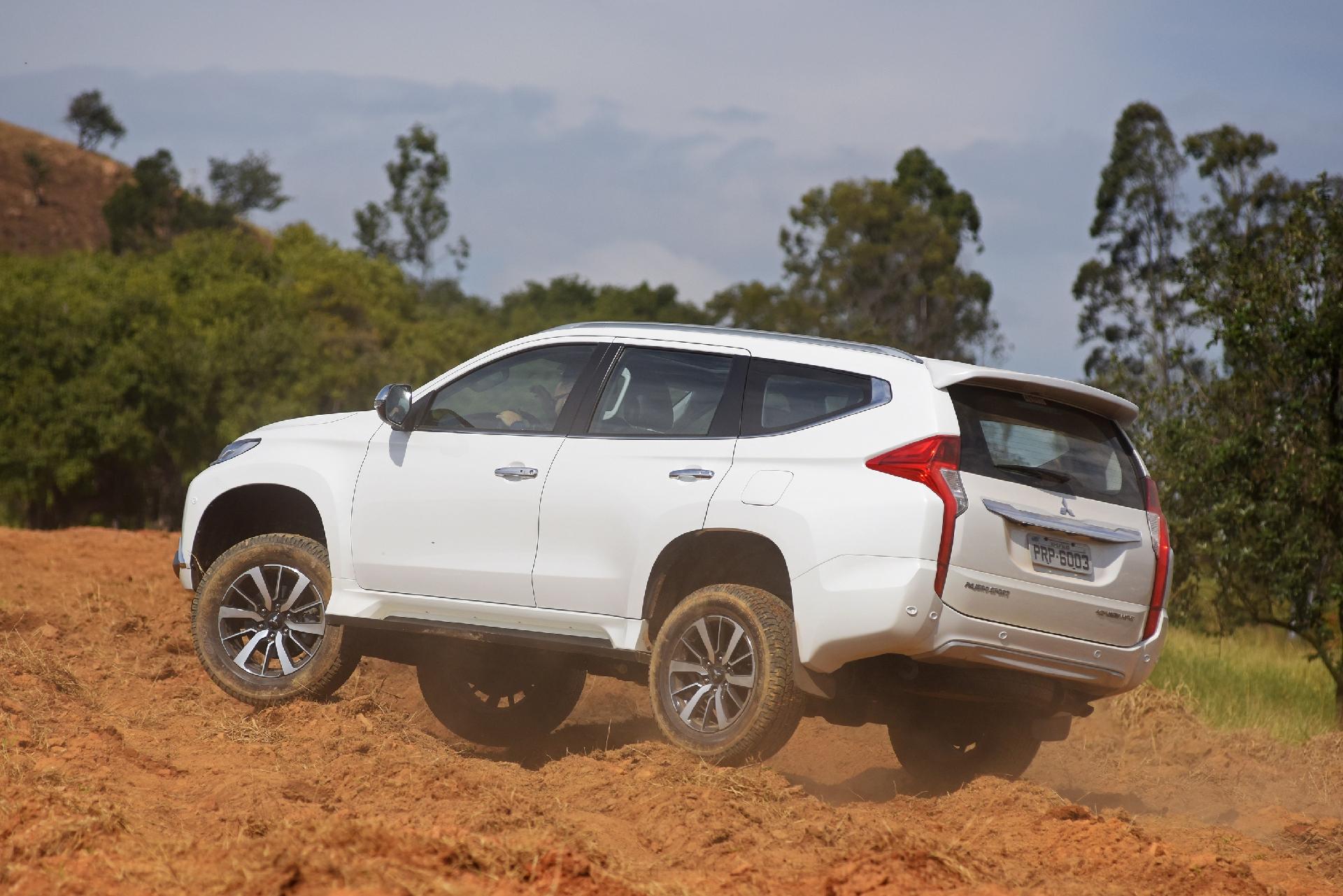 Duelo: Mitsubishi Pajero Sport x Toyota SW4 Diamond