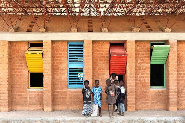 Diébédo Francis Kéré ganha o Pritzker 2022, o Nobel da arquitetura