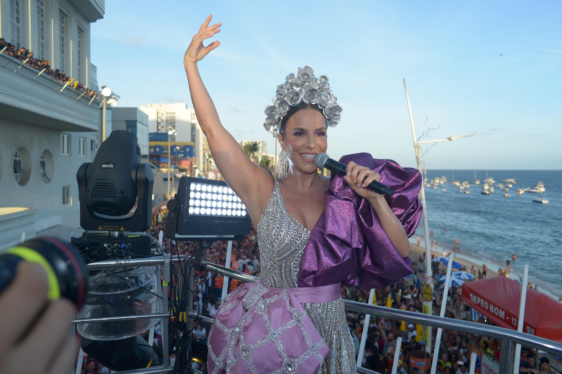 Ivete Sangalo brilha com 100 mil cristais ao encarnar rainhas no ...