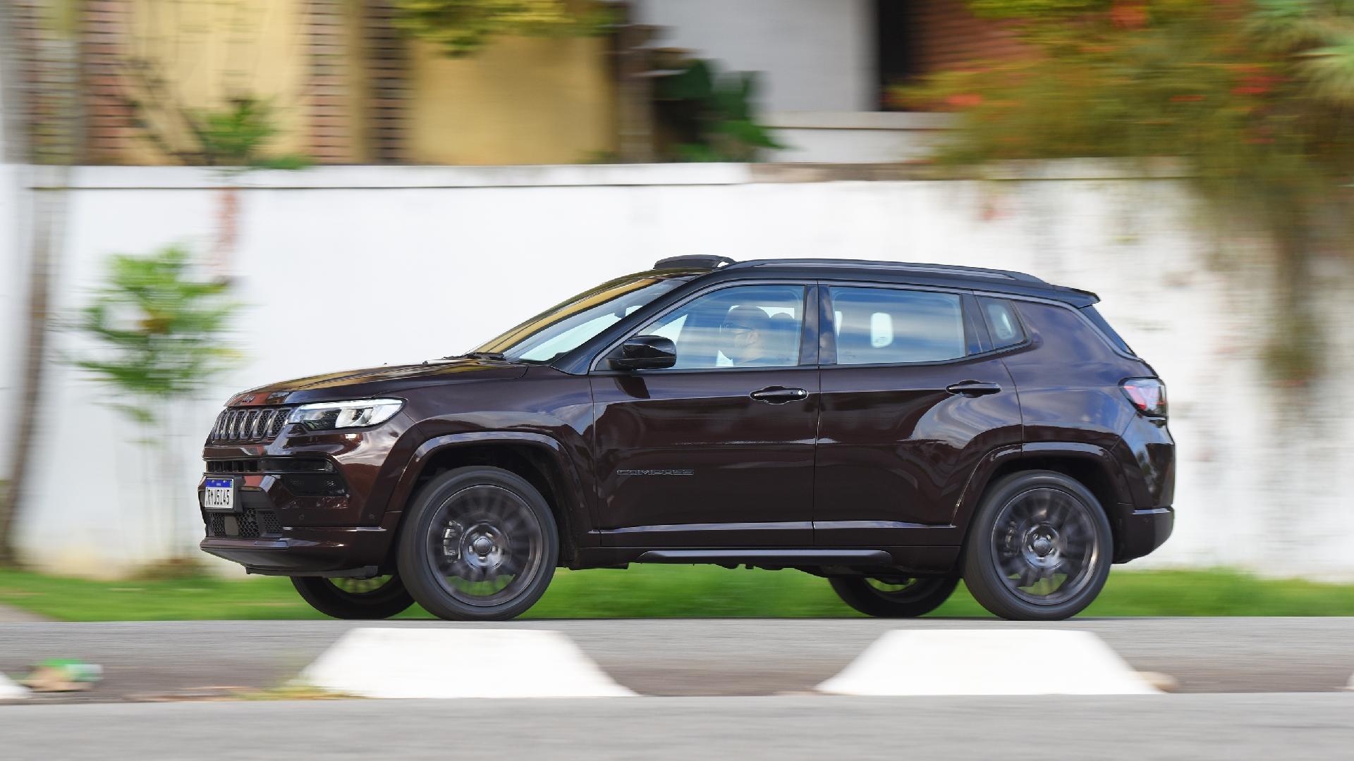 Jeep Compass x Toyota Corolla Cross: qual o melhor SUV médio?