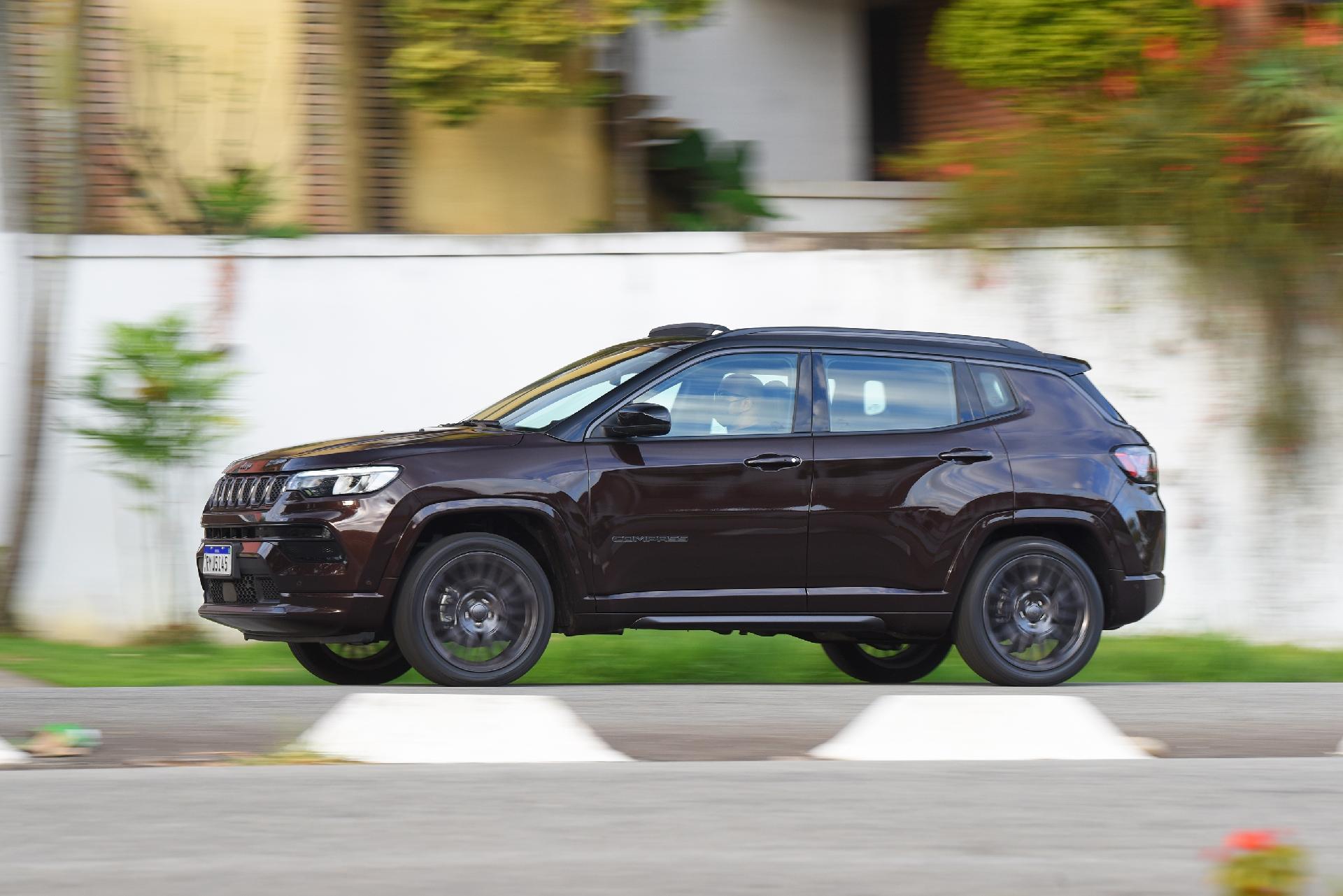 Jeep Compass x Toyota Corolla Cross: qual o melhor SUV médio?
