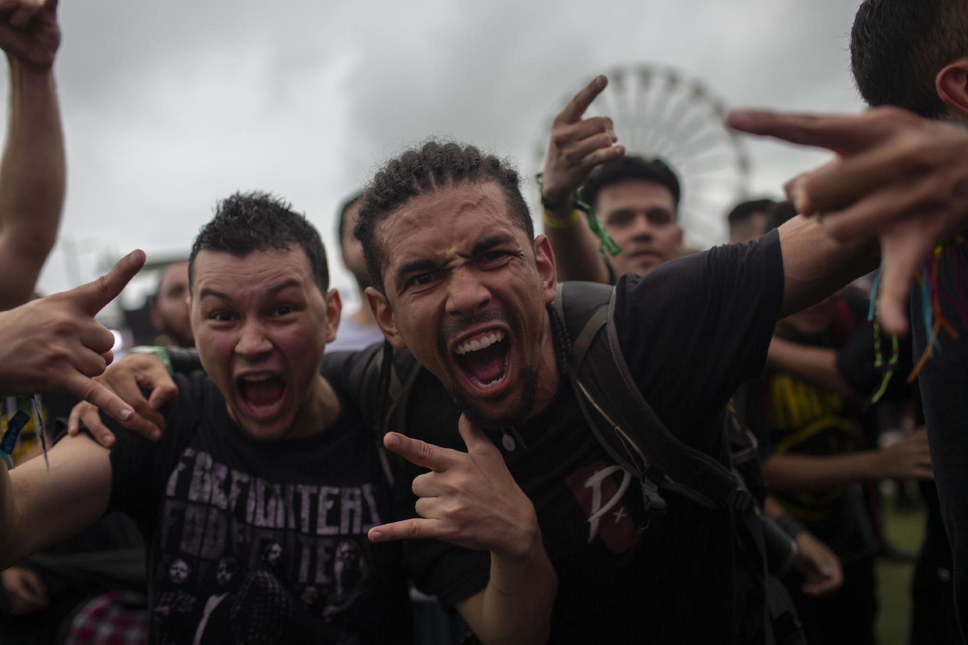 Rock in Rio: Tênis "afundado na lama" vira ímã de selfies e histórias ...